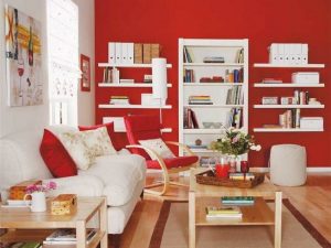 10 colores que combinan con rojo en decoración. Tendencias 2025.