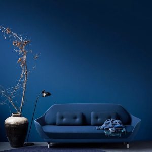 Cómo combinar un sofá azul